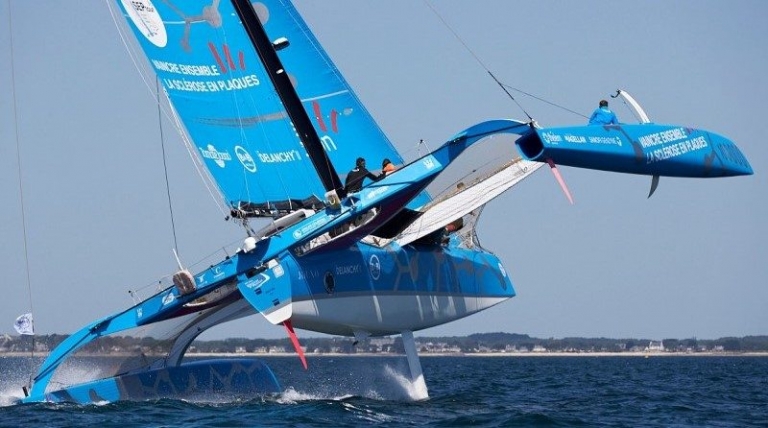 Des trimarans de course en escale à La Rochelle – Naviguer à La Rochelle
